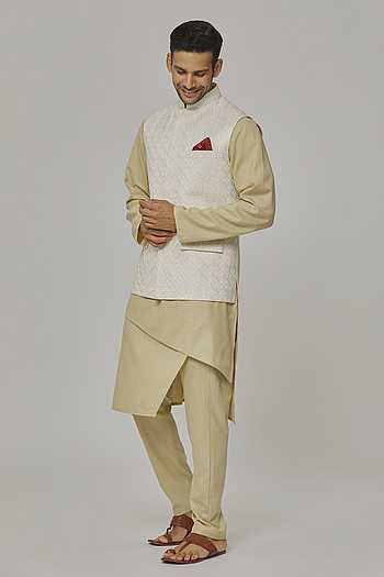Buy Aham-Vayam Cream Cotton Silk Vikramaditya Embroidered Bundi And ...