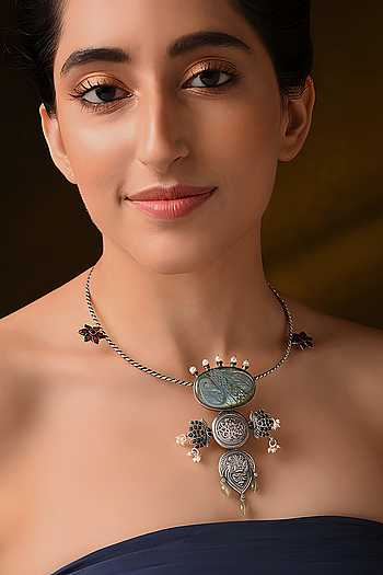 Buy Green Kemp Stones Tribal Hasil Necklace by Mero Jewellery Online at ...