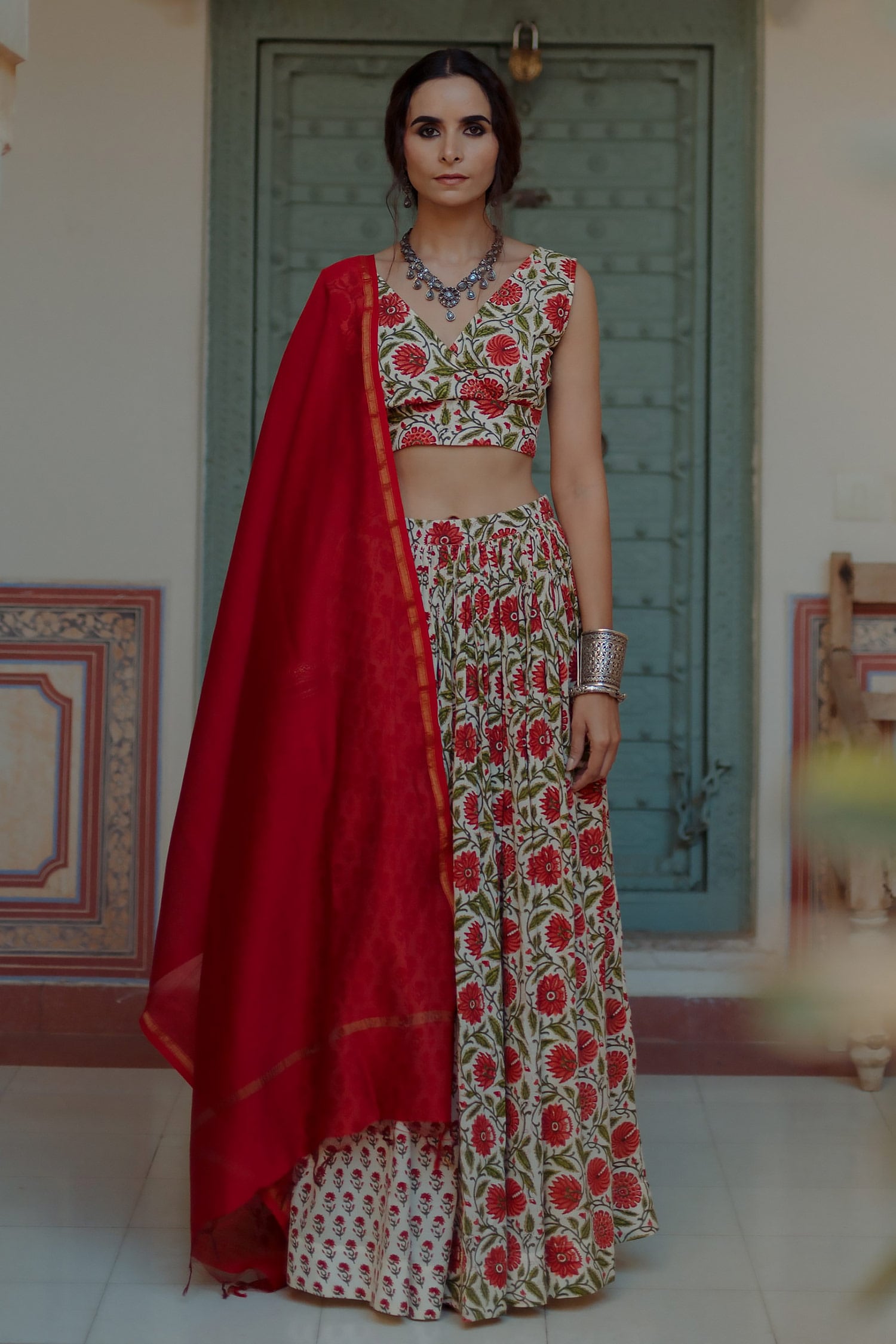 Buy Red Muslin Printed Floral V Neck Lehenga Set For Women By Baaro
