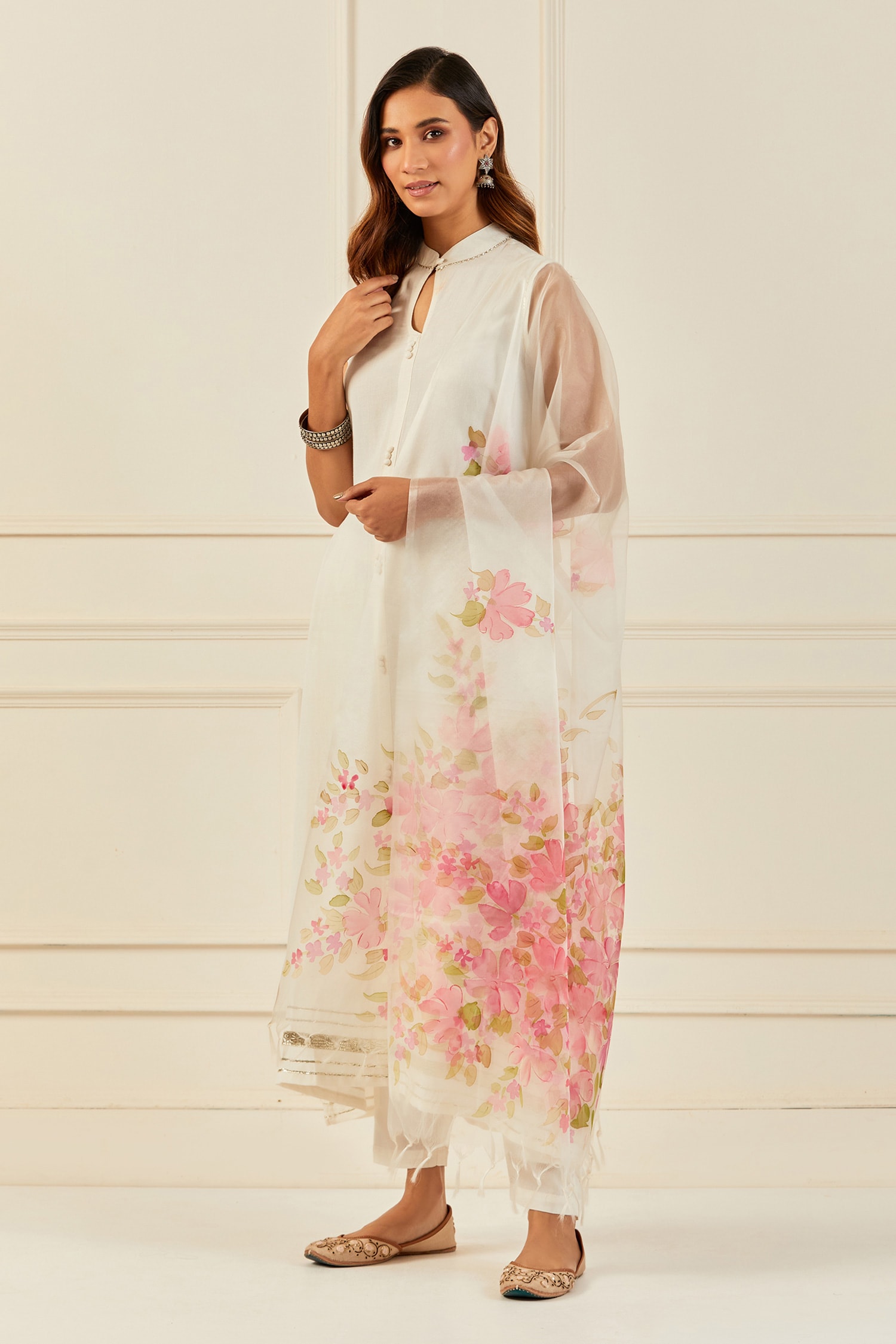 Buy Geroo Jaipur White Organza Hand Painted Floral Dupatta Online | Aza ...