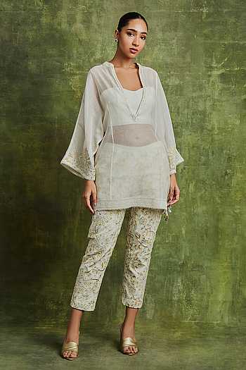 Buy Sue Mue Off White Mulmul Cotton Hania Applique Embroidered Top And ...