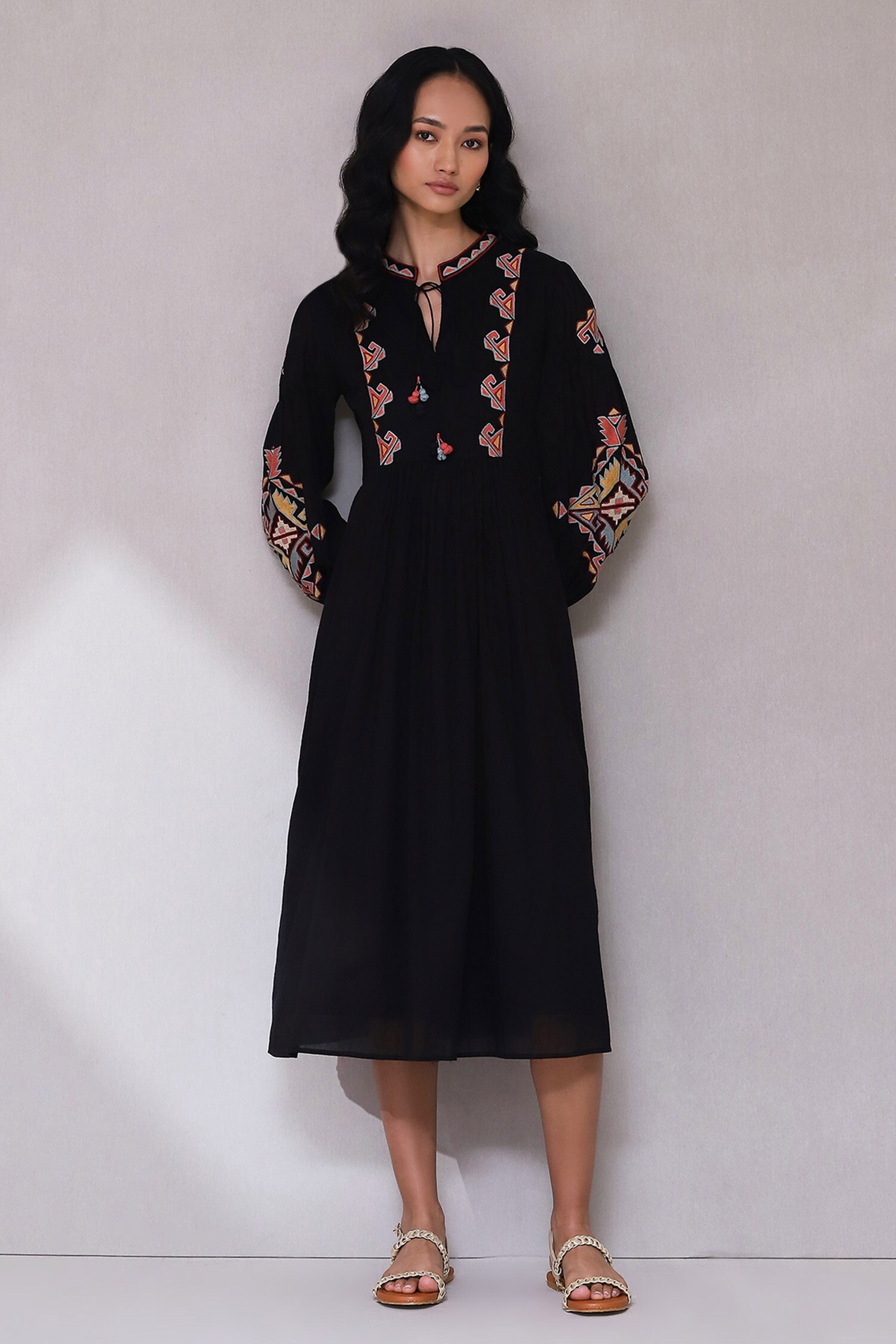 Buy Black Cotton Embroidery Thread Collar Neck Geometric Placement ...