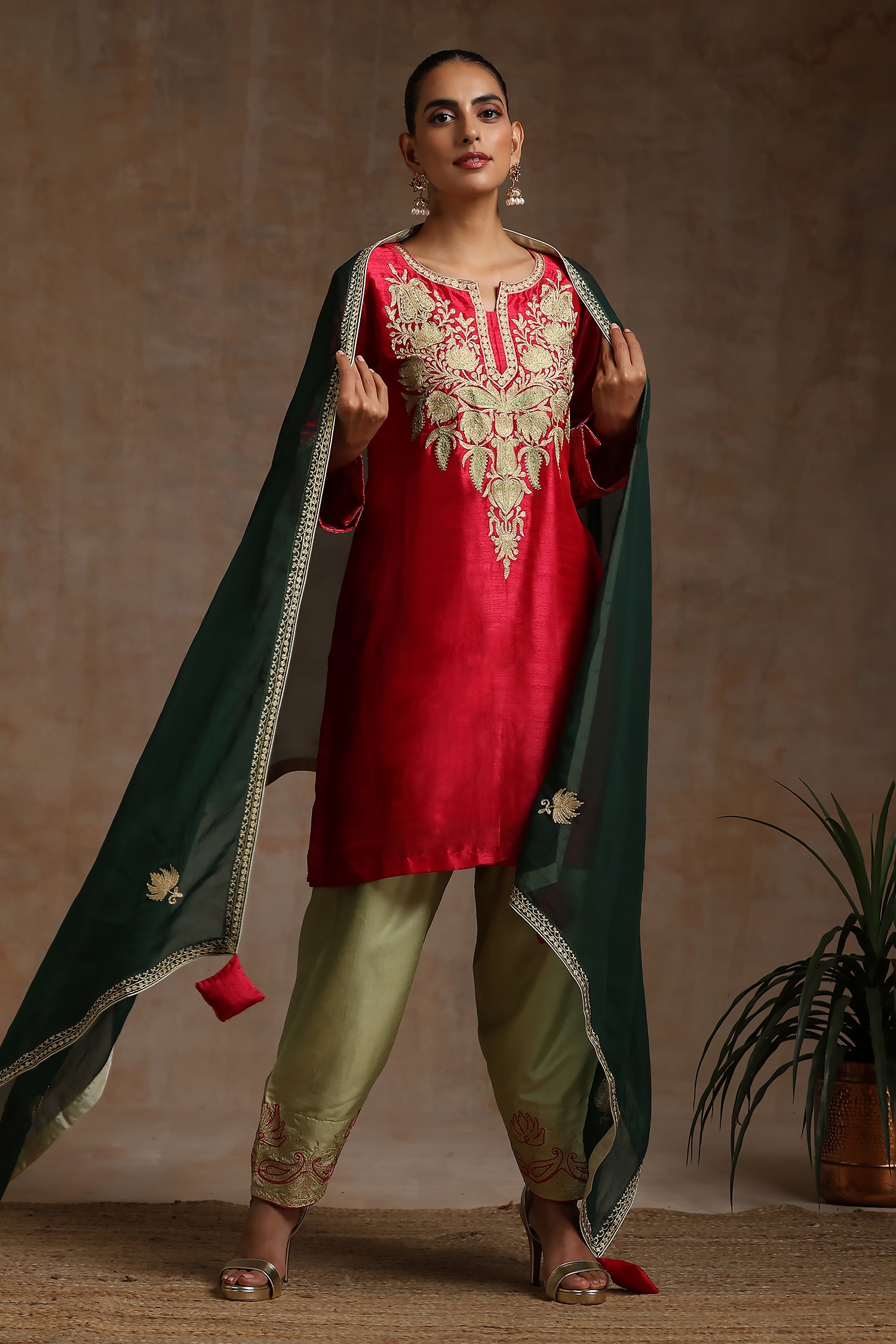 Buy Wazir C Red Silk Kashmiri Work Kurta Pant Set Online | Aza Fashions