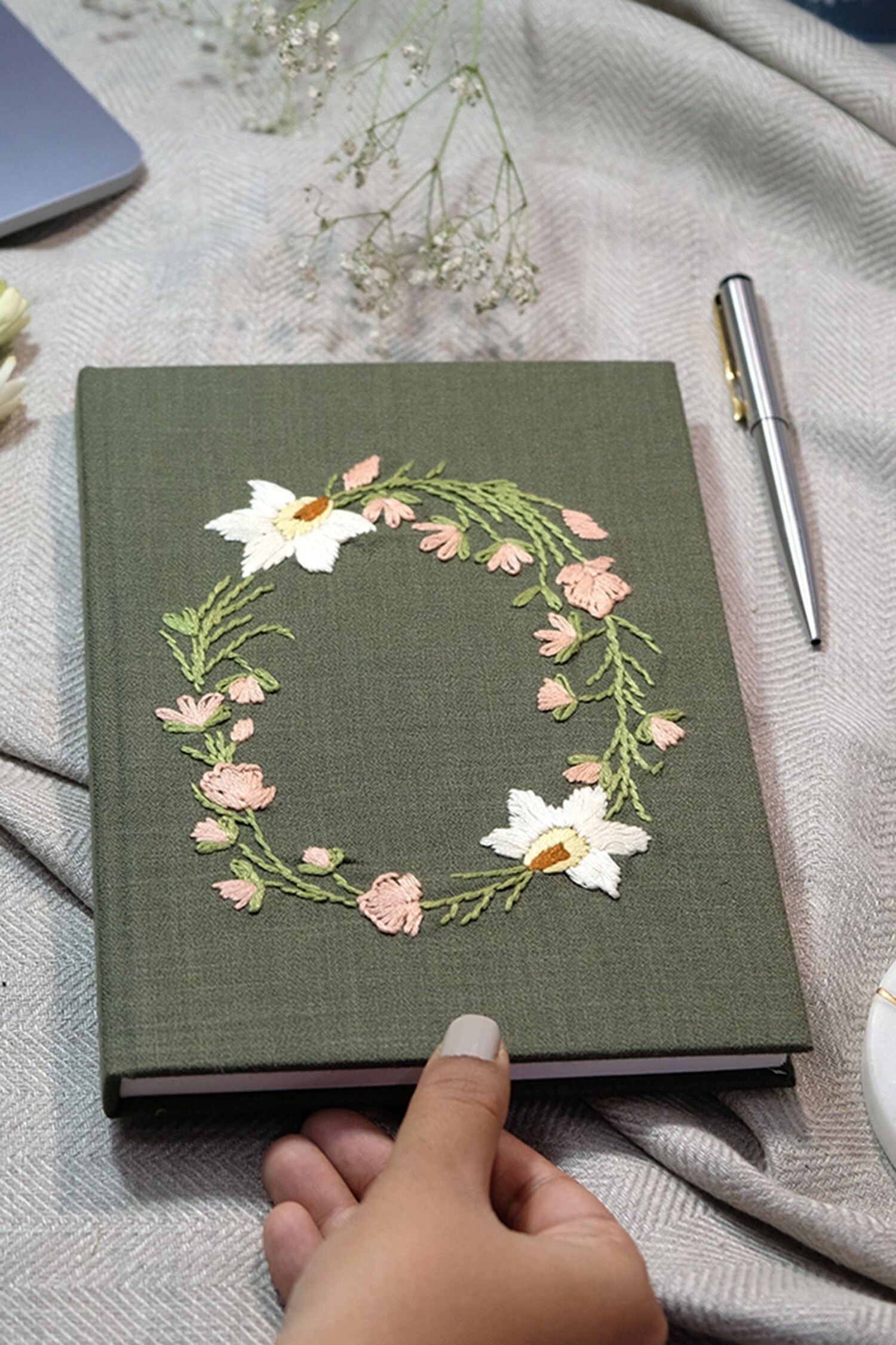 Design Gaatha Floral Embroidered Diary