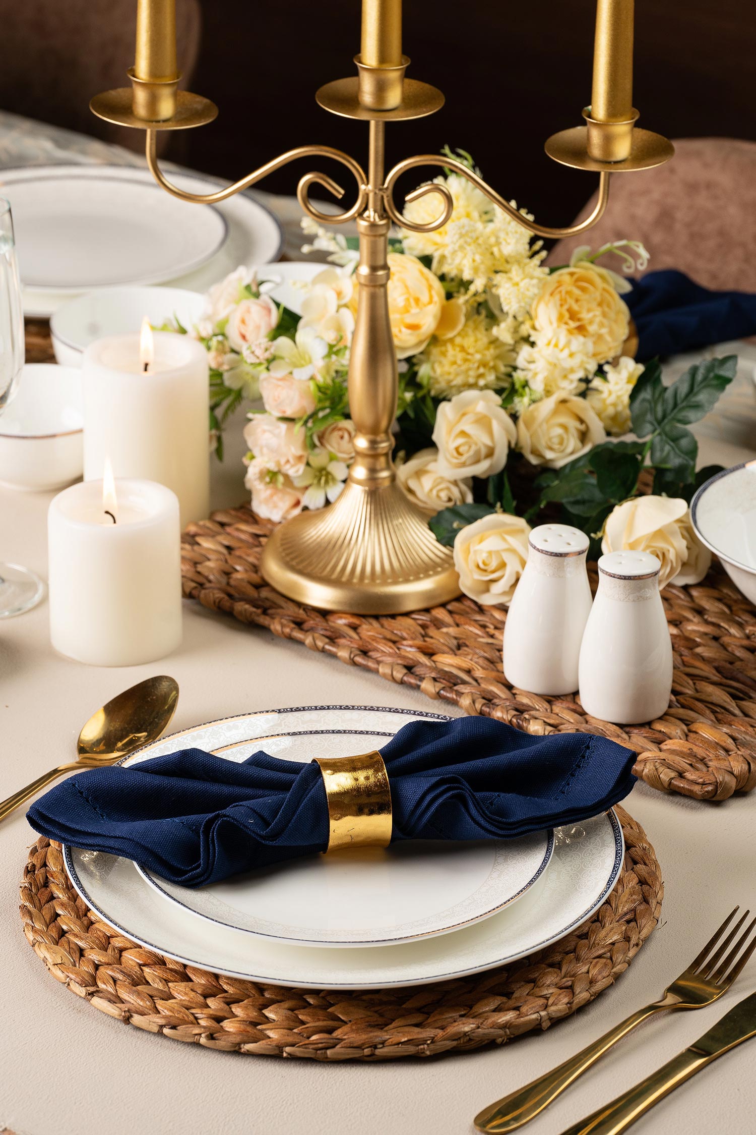 Vigneto Embossed Vines Dinner Set