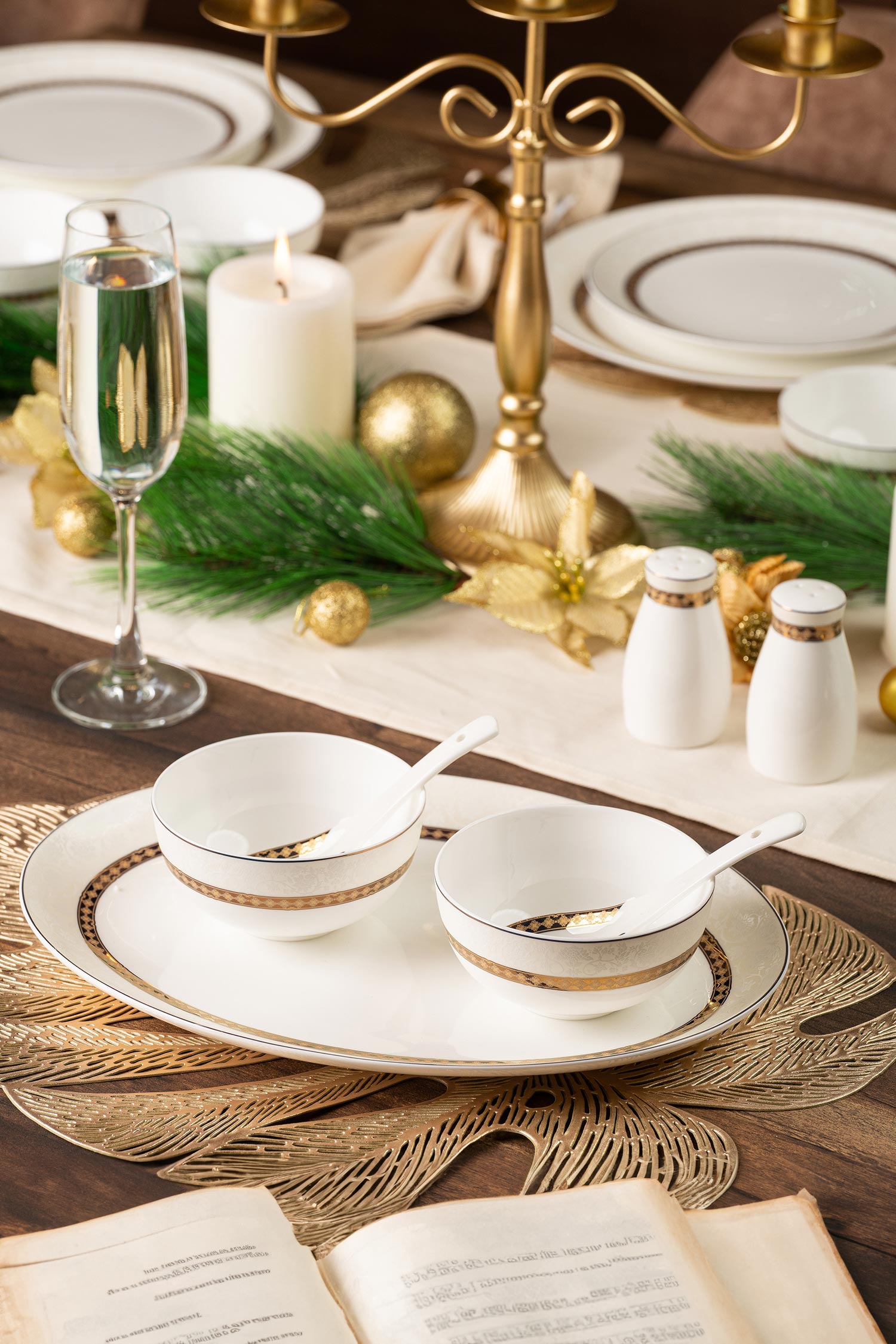 Vigneto Floral Vine Embossed Dinner Set