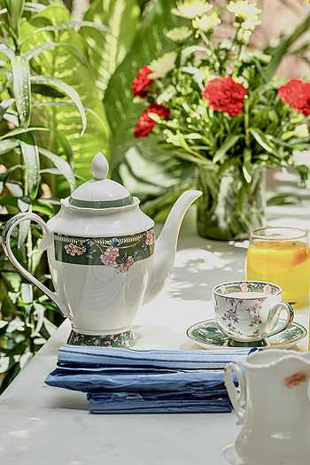 Vigneto Victorian Blossom Pattern Tea Set
