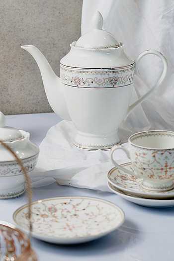 Vigneto Flower Bud Pattern Tea Set
