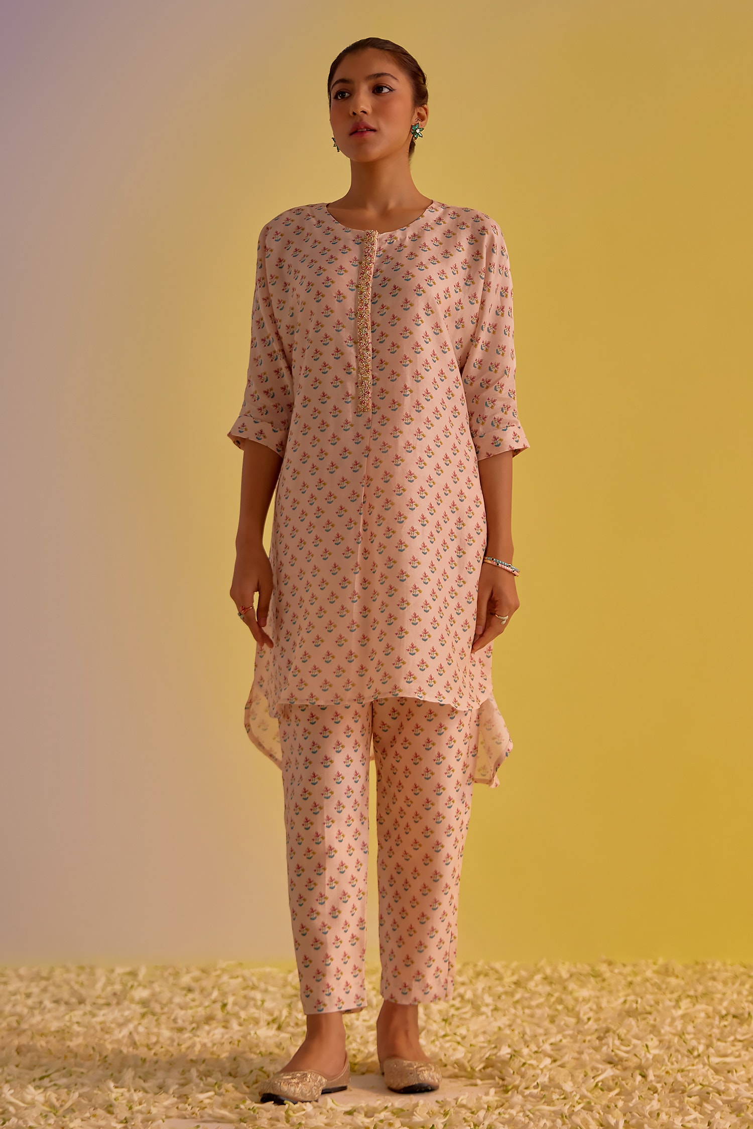 Buy Label Mansi Nagdev Pink Chanderi Zainab Digital Print Kurta Pant ...