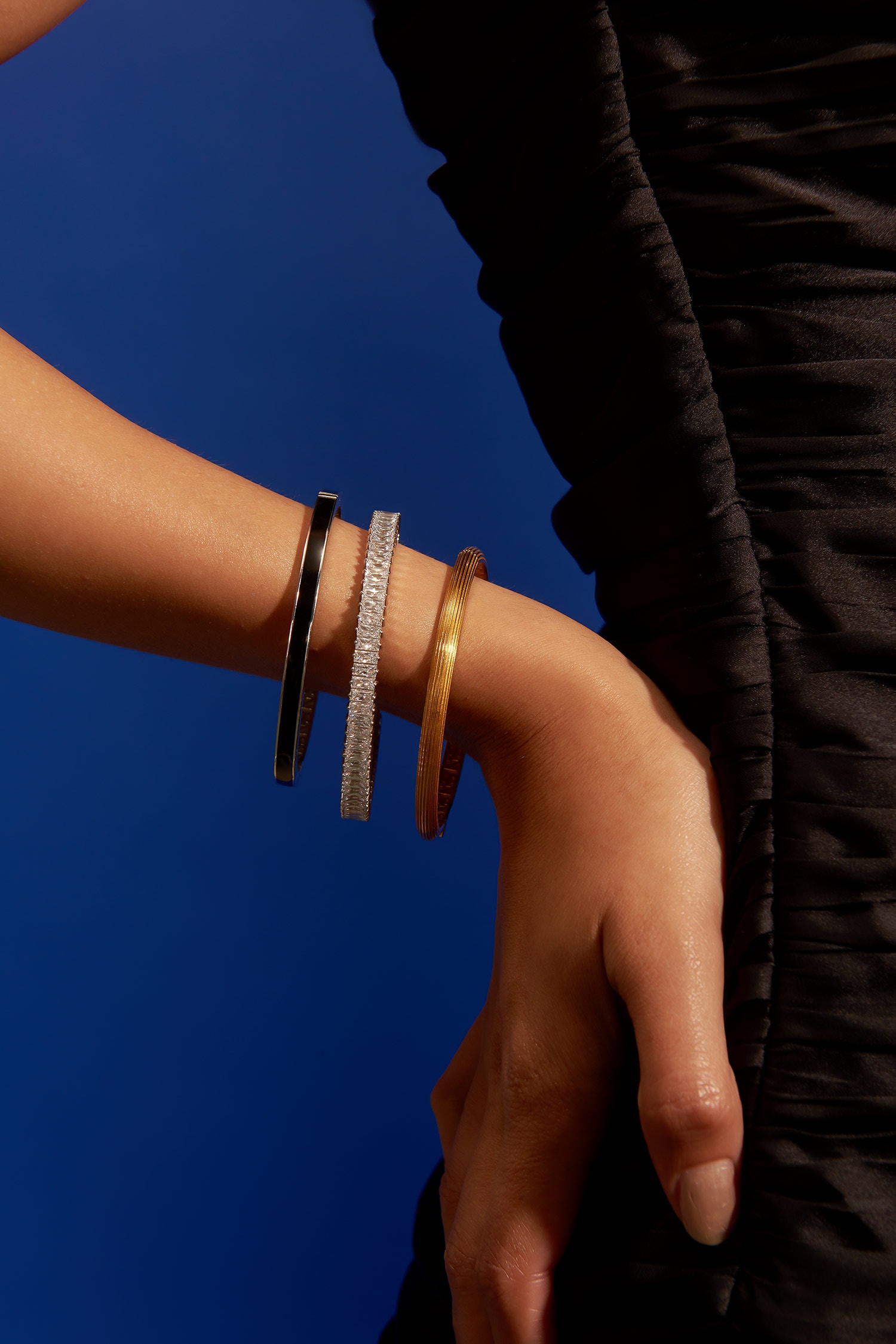 Buy Aulerth X Shivan and Narresh Numisma Enamel Work Bangle Online | Aza Fashions