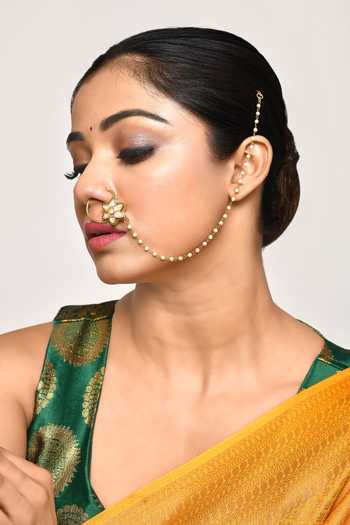 Buy Nayaab by Aleezeh Kundan Studded Nose Ring Online | Aza Fashions