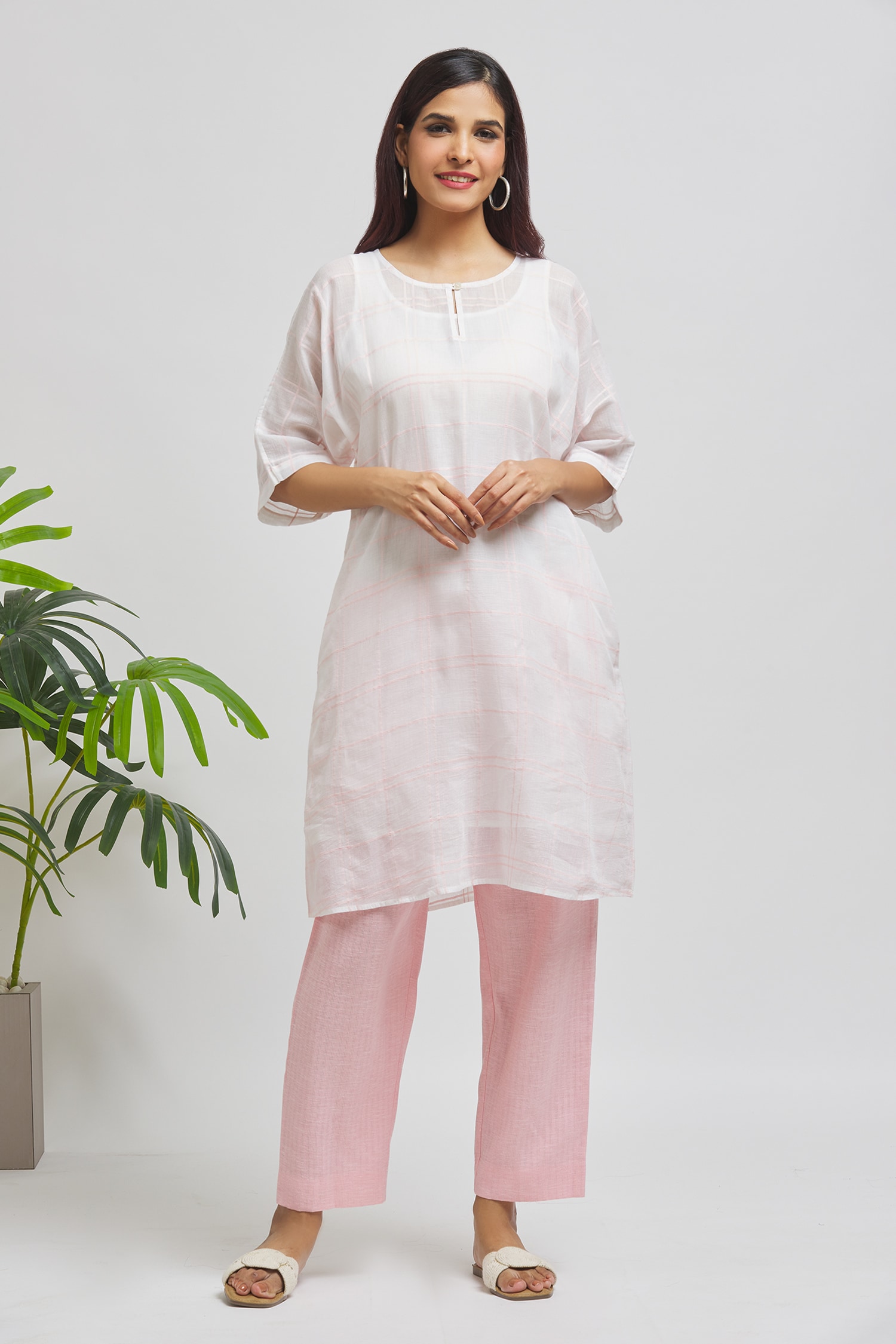 Buy Naintara Bajaj Pink Checkered Pattern Kurta With Pant Online | Aza ...