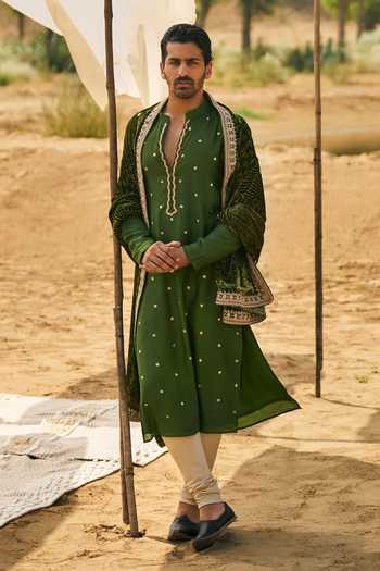 Buy Green Tussar Silk Floral Buttis Kurta Set With Bandhani Print ...