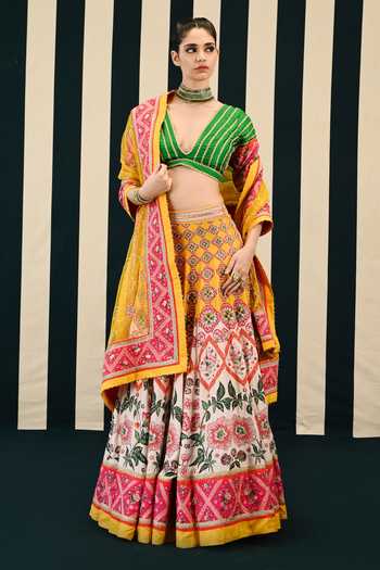 Buy Swati Vijaivargie Green Habutai Silk Tarang Mughal Garden Print ...