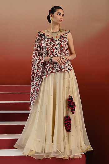 Buy Swati Vijaivargie Off White Arya Danka Work Lehenga With Paisley ...