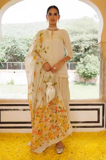 Buy Gold Chanderi Mukaish Embroidered Kurta Set For Women by Geroo ...