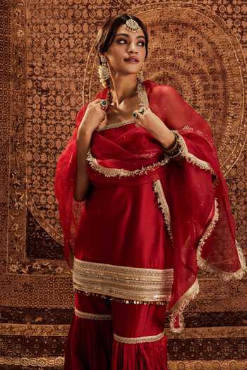 Buy Roze Red Sultana Lace Edged Organza Dupatta Online | Aza Fashions
