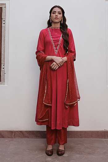 Buy Taro Aabroo Chanderi Silk Yoke Embroidered A-line Kurta Set Online ...