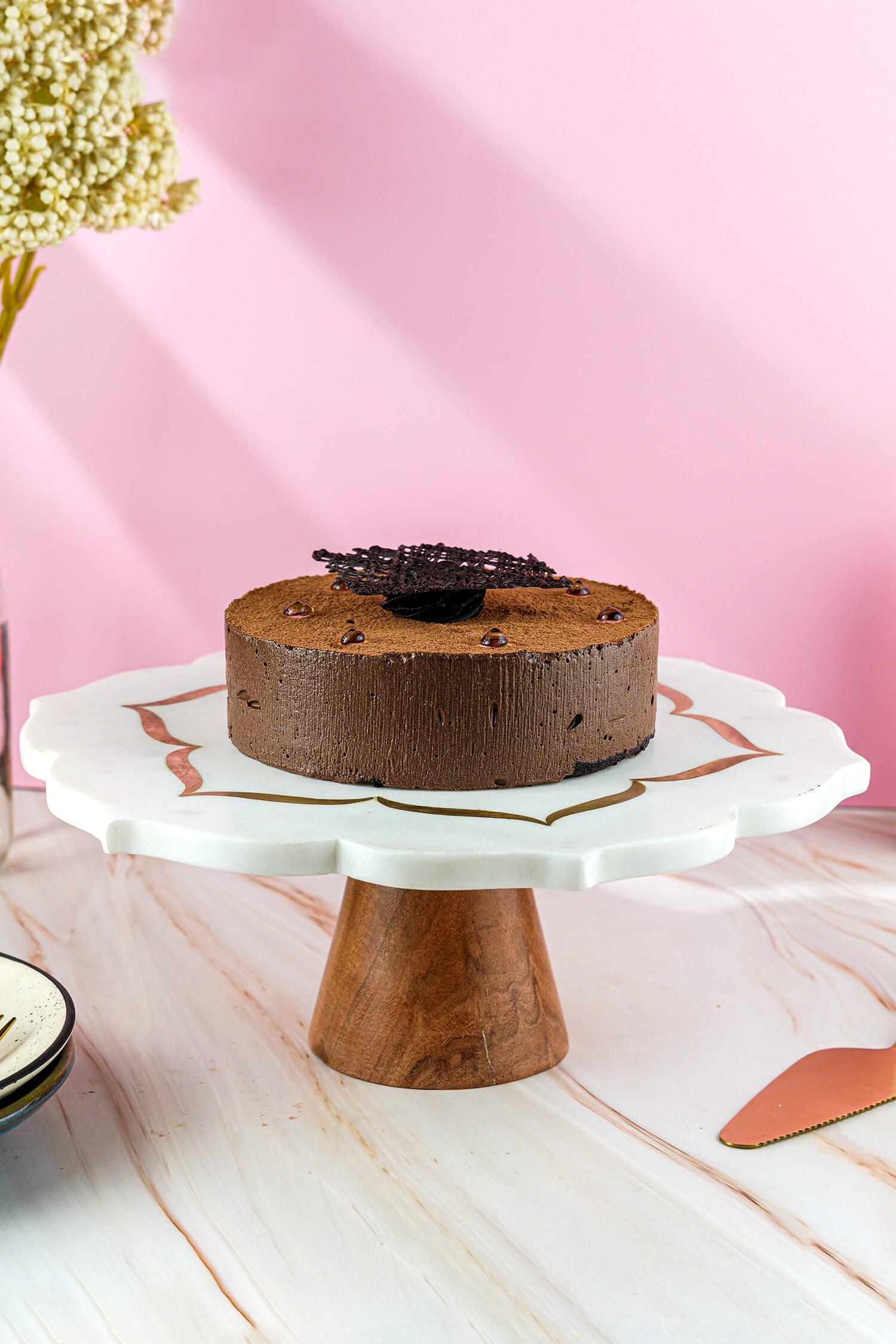 The Modern Storey White Metal Cake Stand With Brass Foiling Wooden Base ...