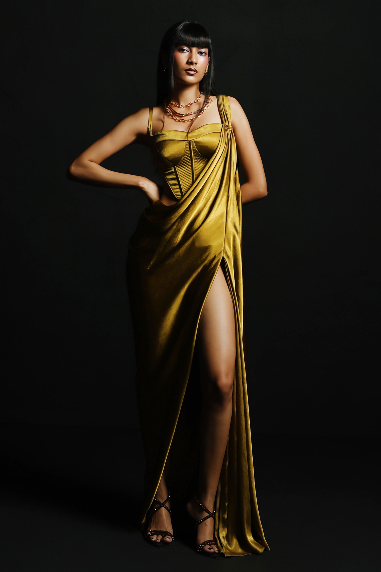 Buy Woven Sweetheart Neck Rinesa Pre-draped Saree And Corset Set For ...