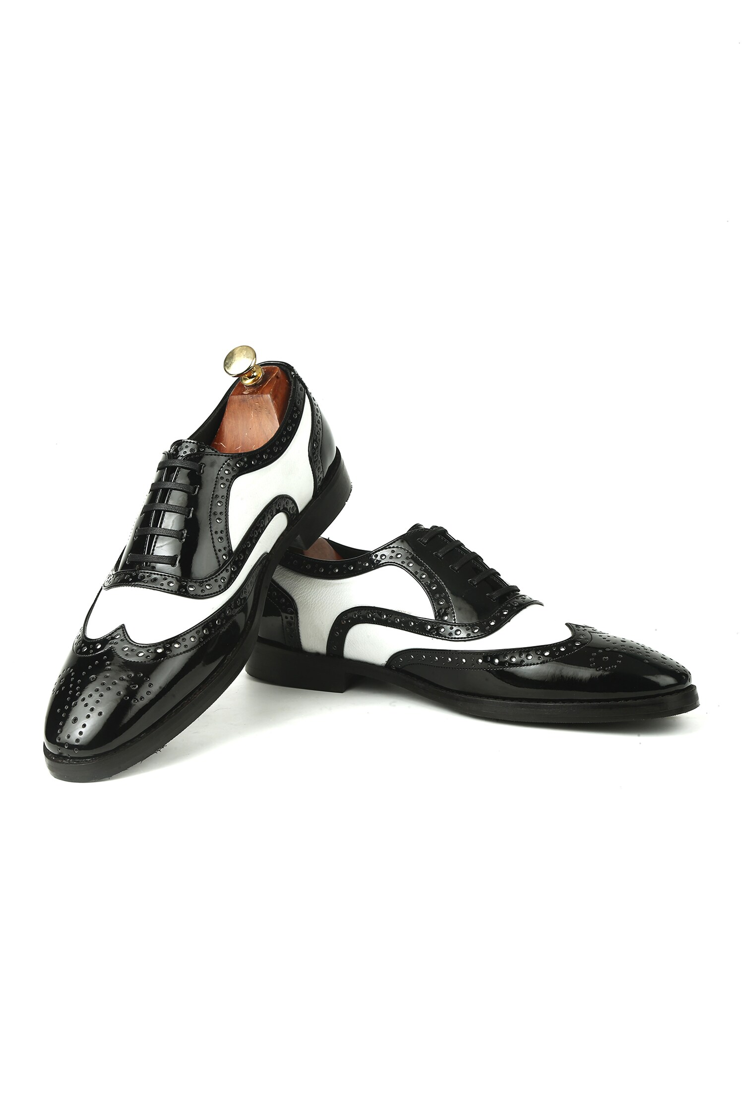 Buy Black Retro Brogue Pattern Shoes For Men by IVRAH Online at Aza ...