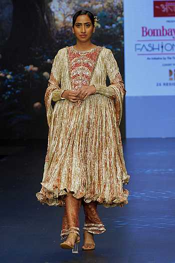 Buy Maroon Anarkali And Dupatta Metallic Tissue Embellished Round For ...