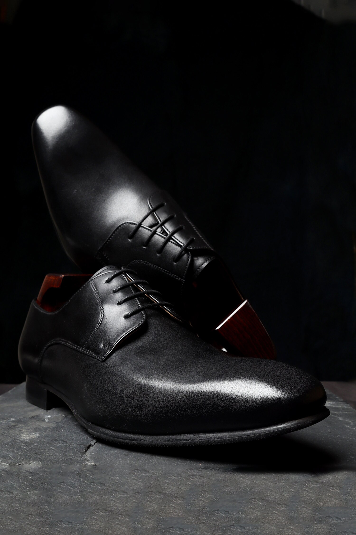Buy Black Stitchline Thread Chisel Toe Classic Derby Shoes For Men by ...
