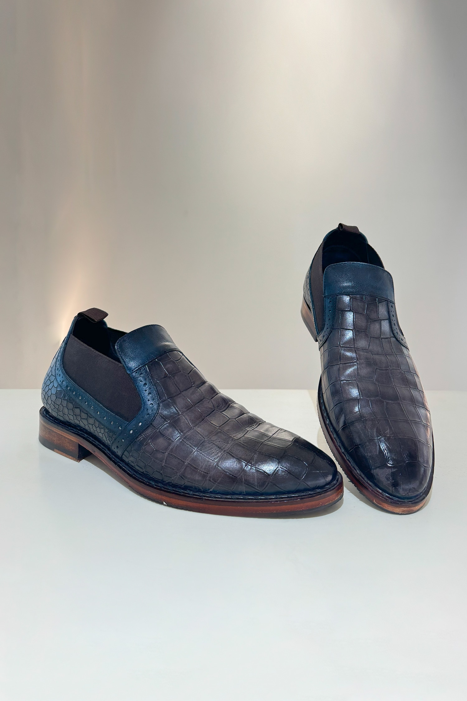 Buy Grey Textured Canela Clora Leather Ankle Shoes For Men by Hilo ...