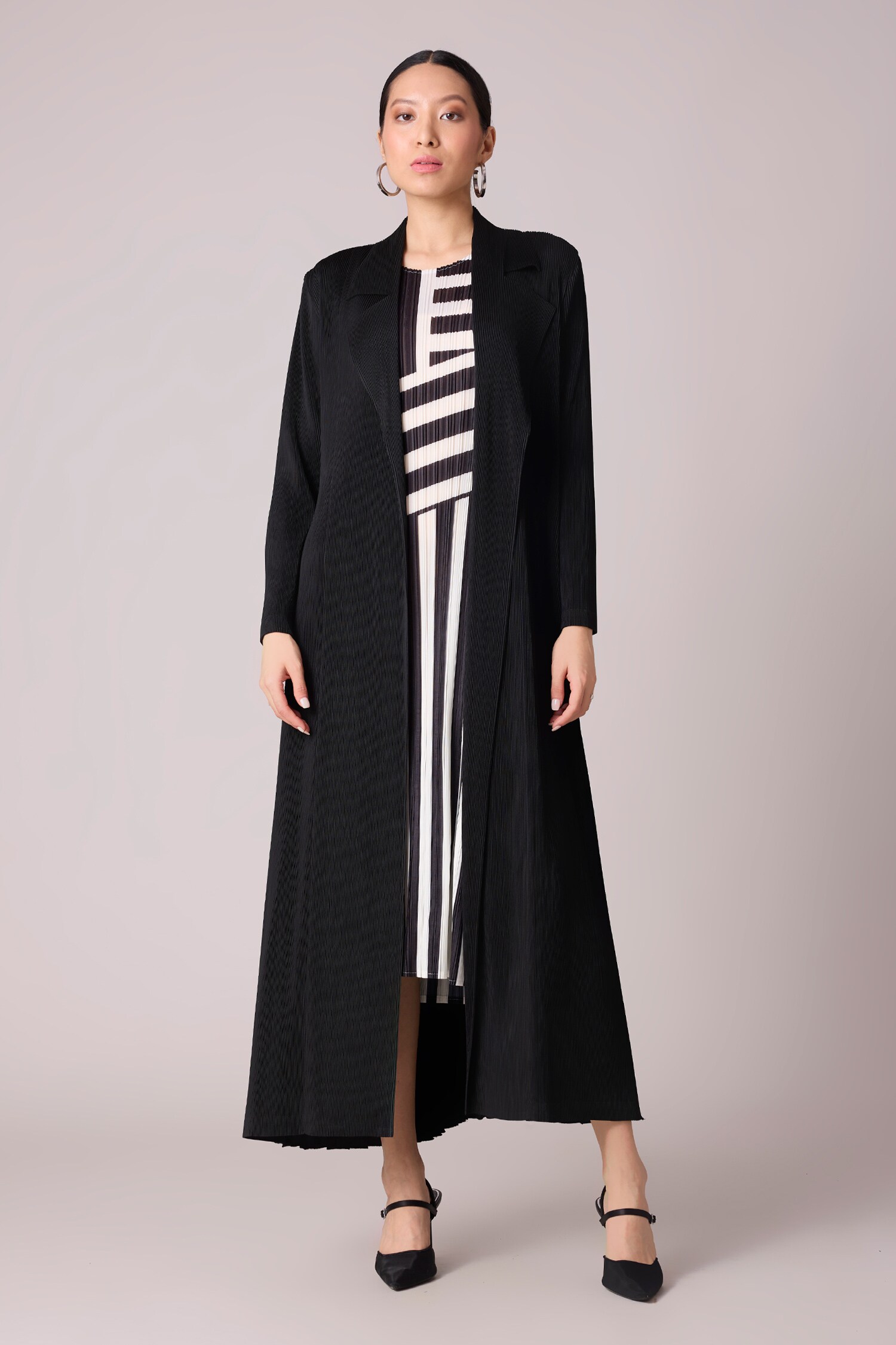 Buy Black 100% Polyester Plain Fish Mouth Reverse Collar Alia Overlay ...