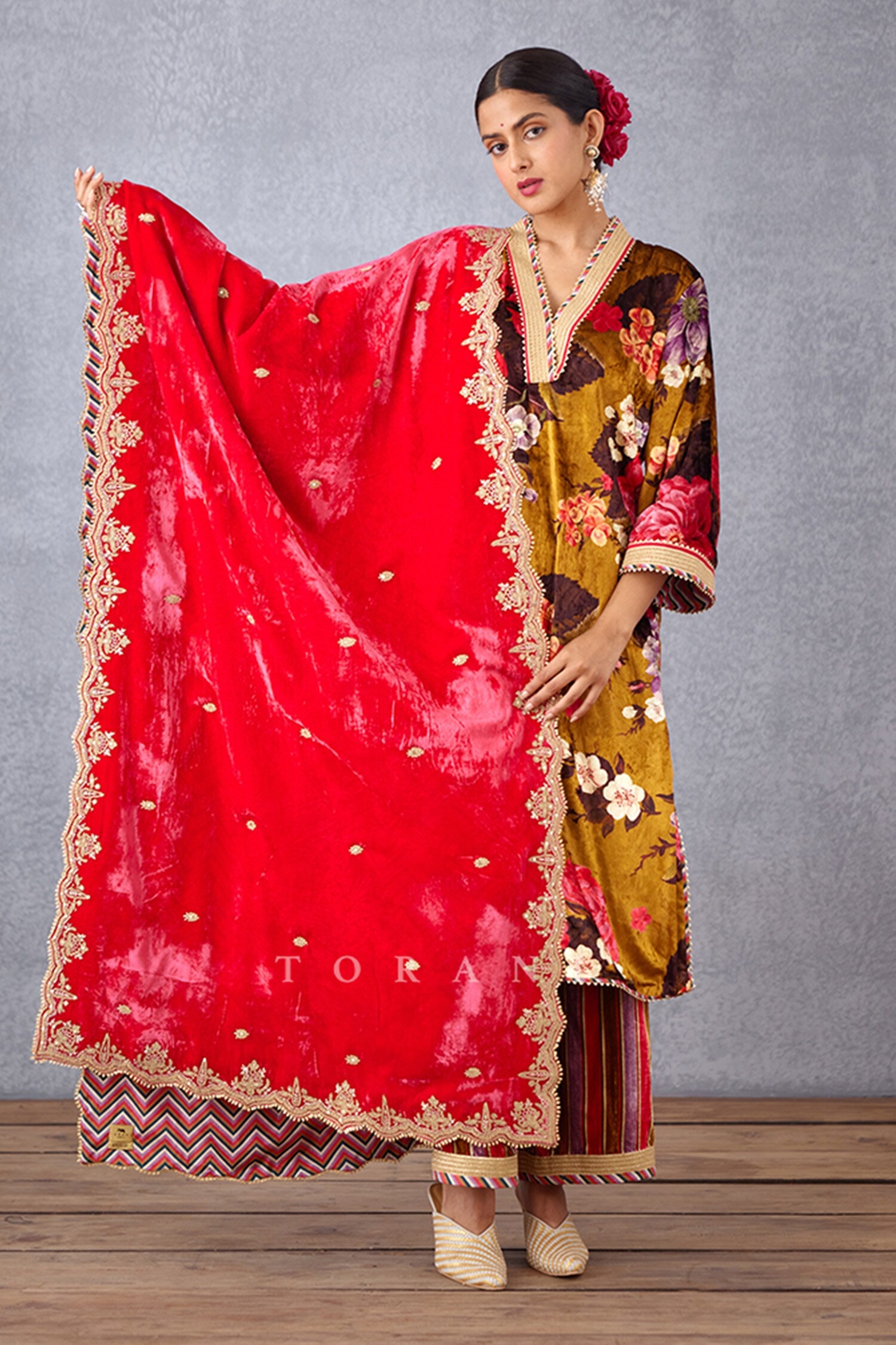 Buy Torani Pink Silk Velvet Ruh Gulaabi Mushira Doshala Online | Aza ...