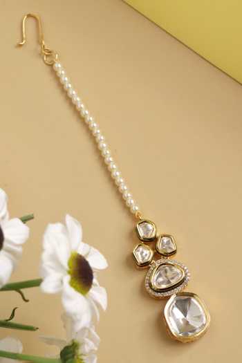 Buy Gold Plated Kundan Abstract Embellished Maangtikka by Curio Cottage ...