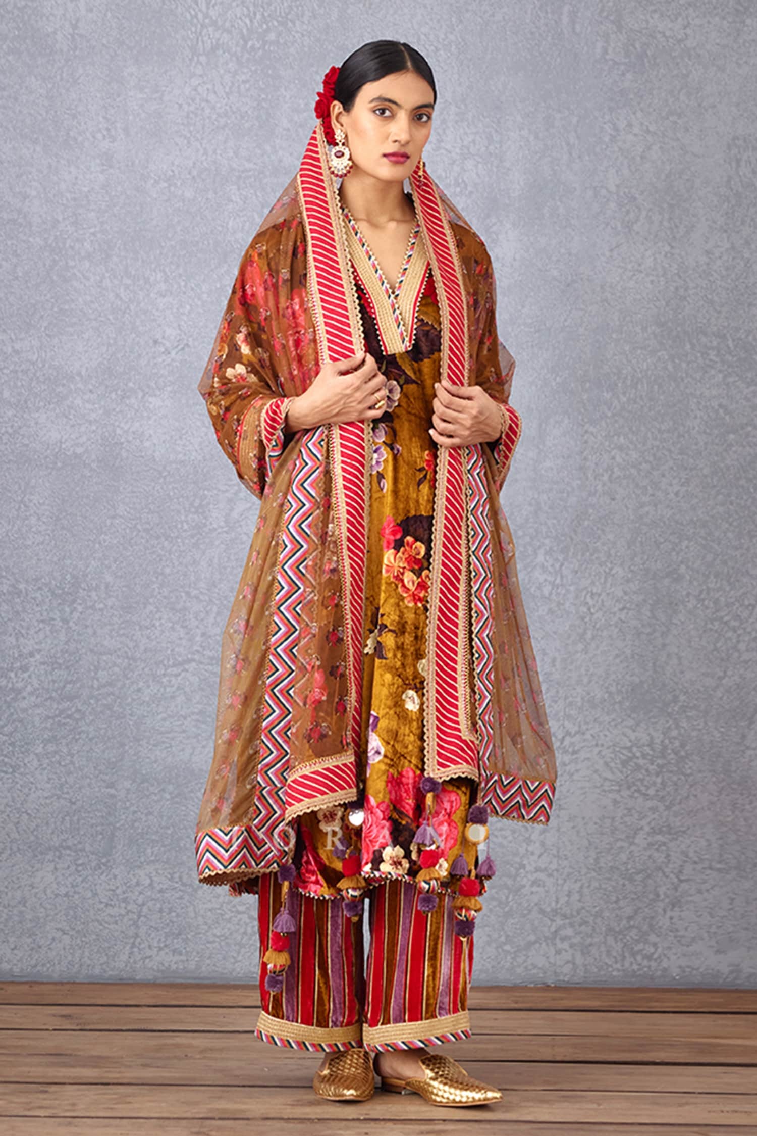 Buy Yellow Velvet And Organza Aftaabi Barkha Makhmal Kurta Set For ...