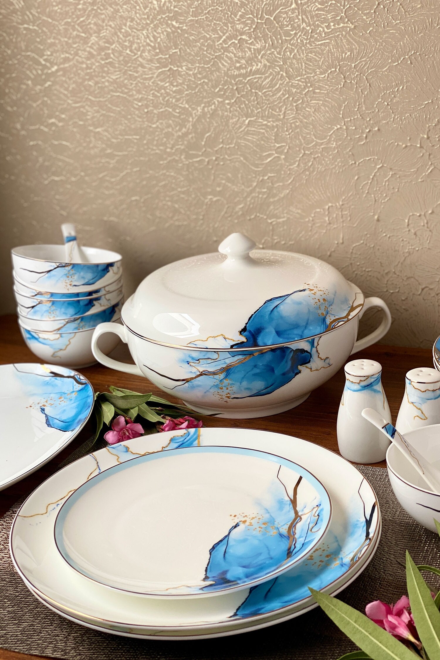 Vigneto Blue Fine Bone China Ocean Dinner Of 38