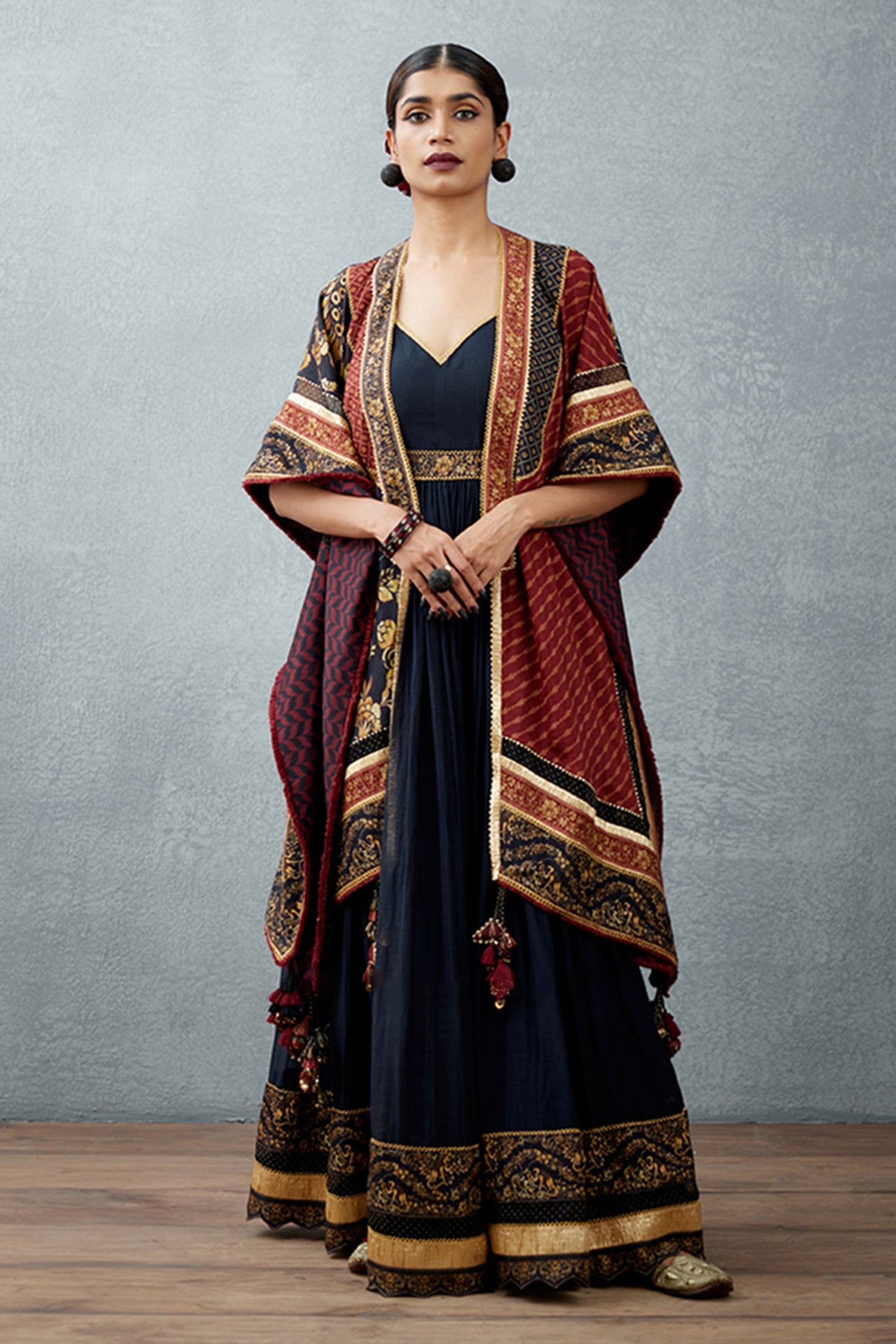 Buy Torani Red Slub Silk Gulnar Inarah Chogha And Ghera Set Online ...