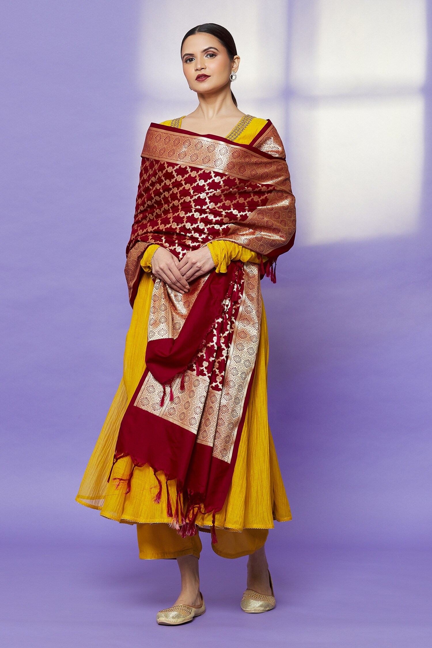 Buy Khwaab by Sanjana Lakhani Maroon Bloom Pattern Hem Dupatta Online ...