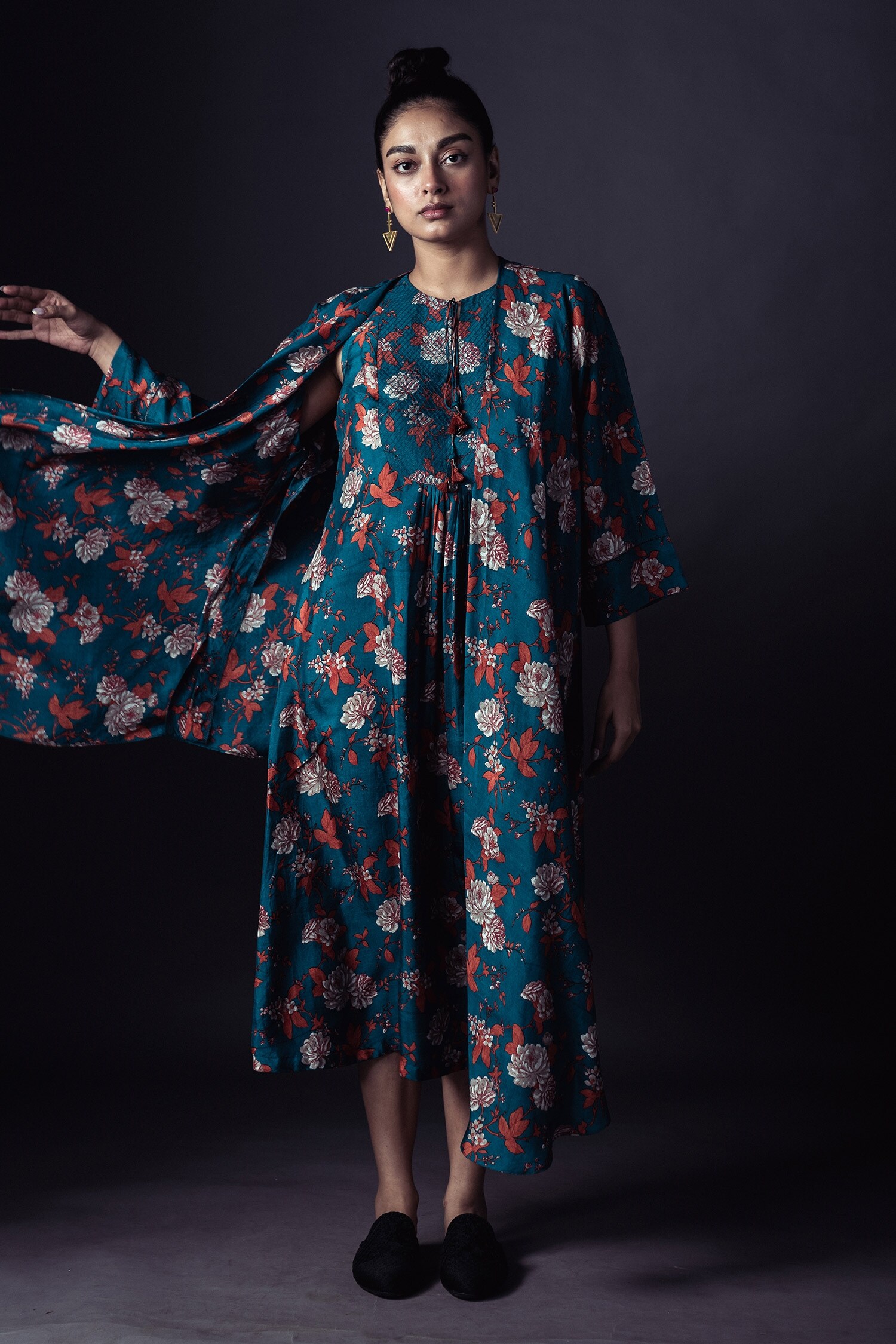 Buy Arte-Alter Blue Handwoven Mulberry Silk - Silk Cyan Floral Print ...