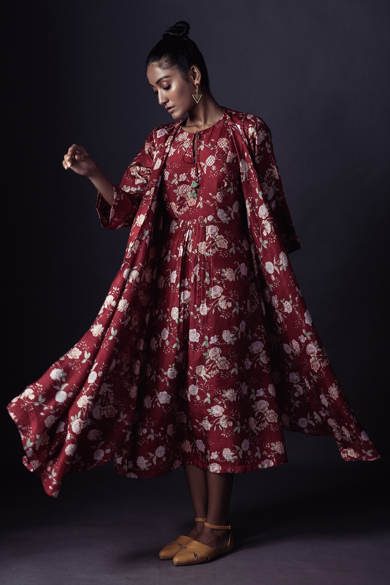 Buy Arte-Alter Red Handwoven Mulberry Silk - Silk Rosie Floral Print ...