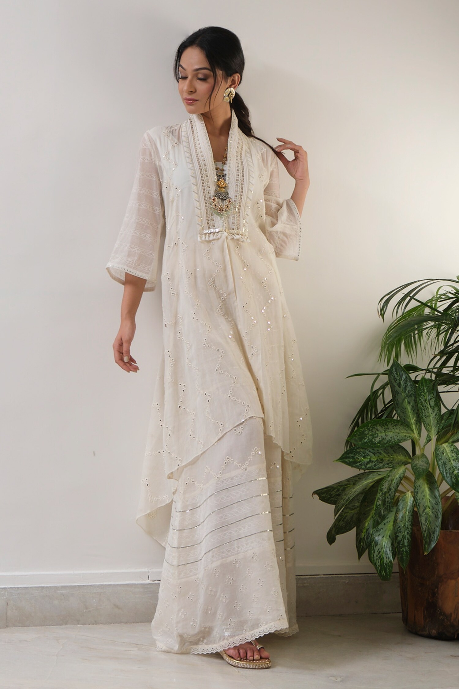 Buy White Chanderi Embroidered Thread Work V Neck Mirror Kurta And ...