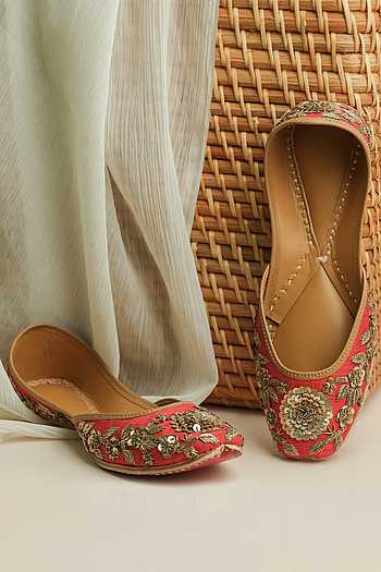 Buy Feetoes Shoes Red Leather Floral Embellished Juttis Online | Aza ...