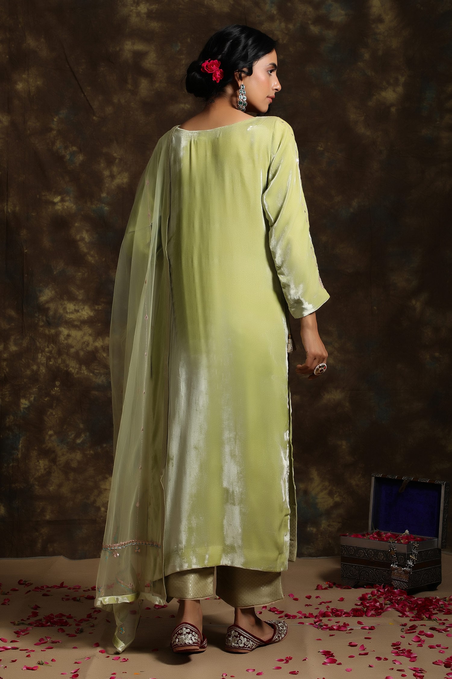 Buy Velvet Kurta Set by Kanika Sharma at Aza Fashions