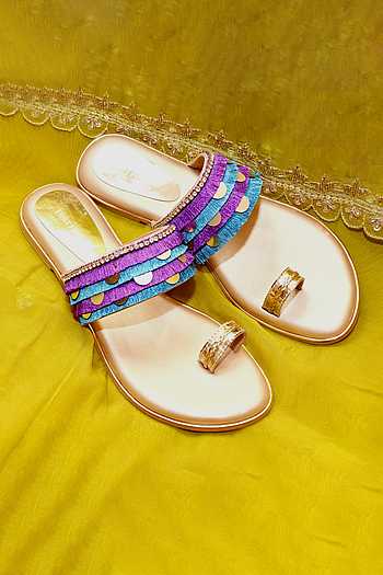 Buy Foot Fuel Gold Rexine Fringe Toe Ring Flats Online | Aza Fashions