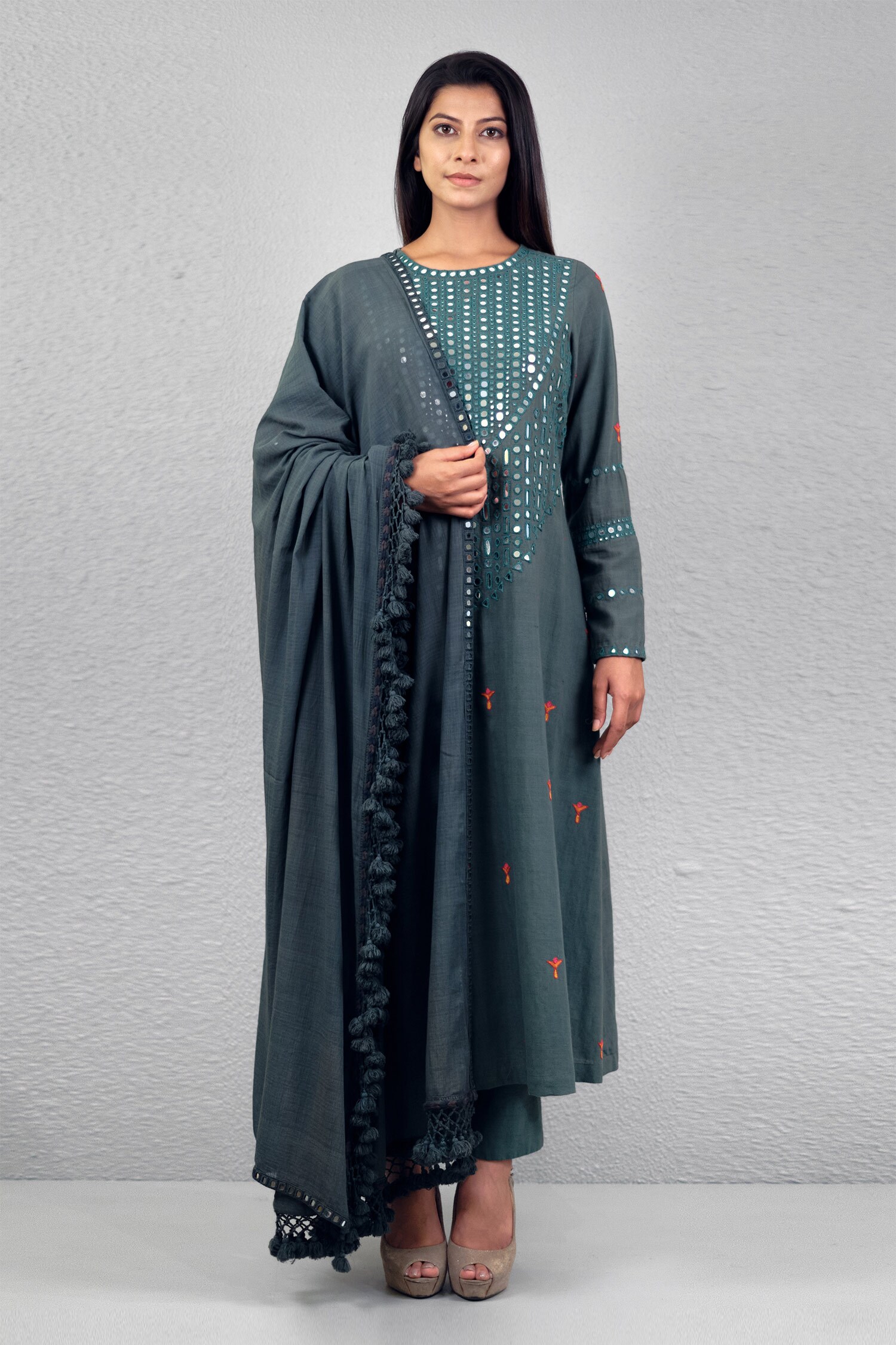 Buy Purvi Doshi Green Handloom Cotton Embroidered Kurta Set Online ...