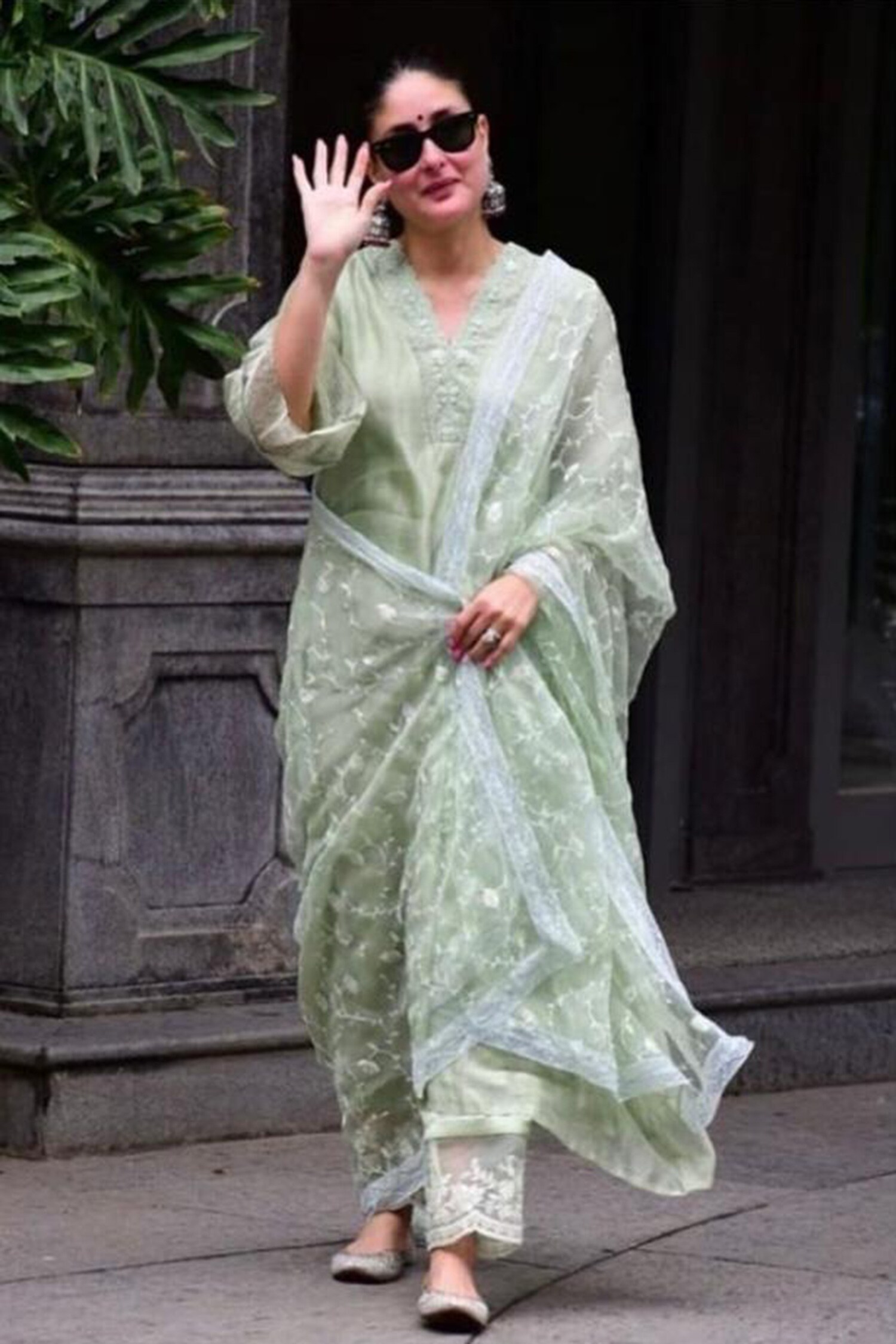 Buy Begum Pret Green Organza Mira Embroidered Kurta Set Online | Aza Fashions