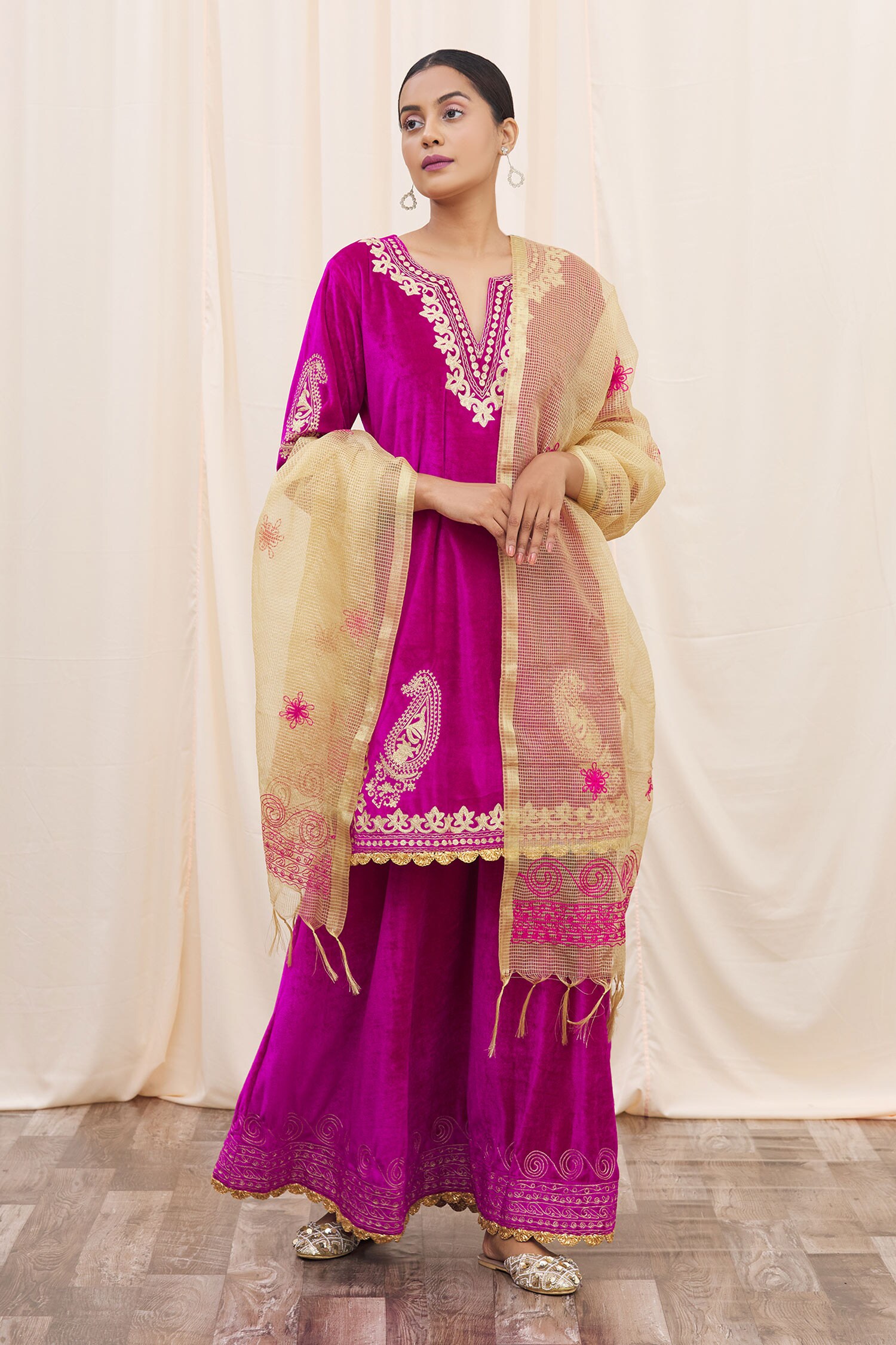 Buy Velvet Kurta Set by Samyukta Singhania at Aza Fashions