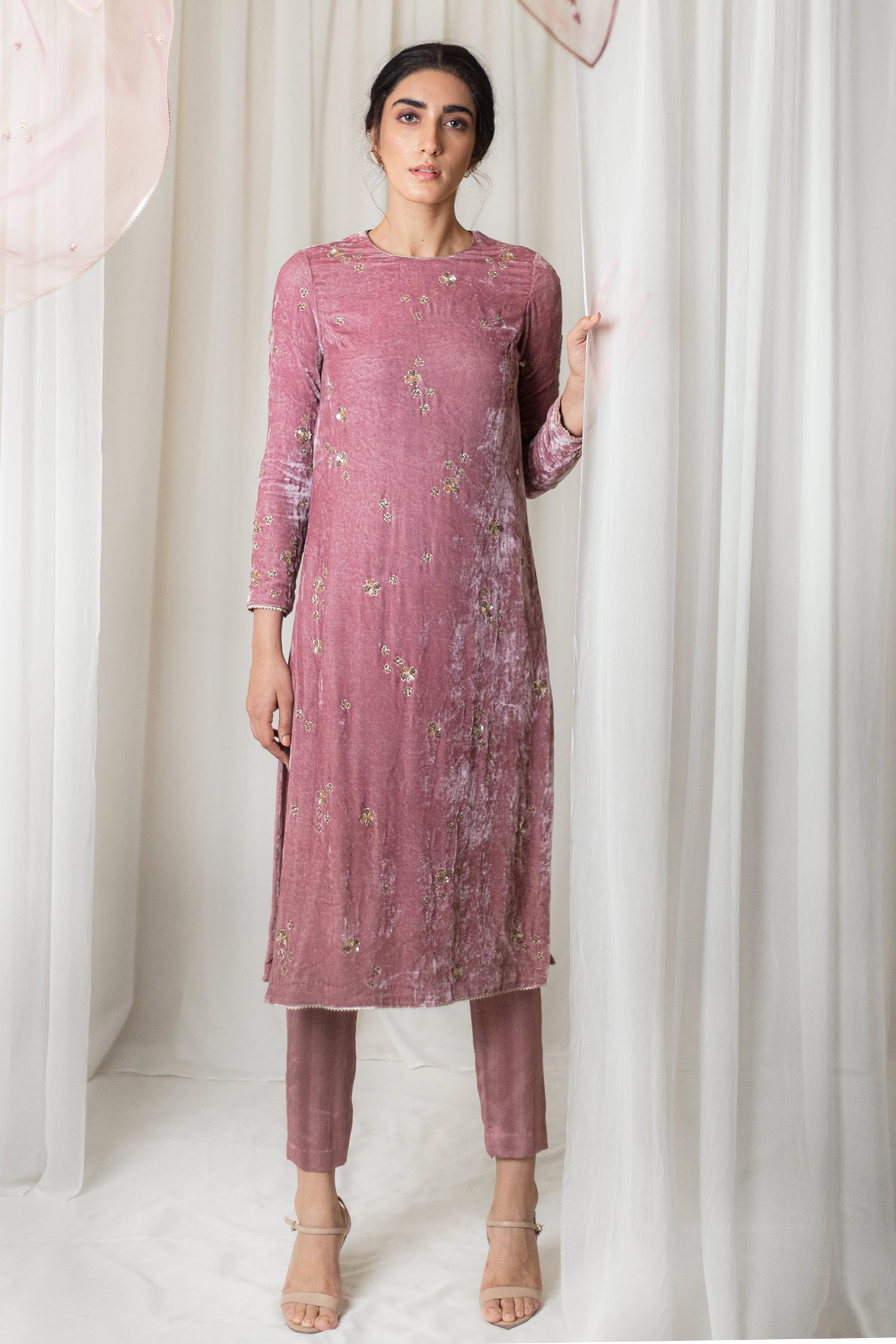 Buy Lavanya Ahuja Pink Silk Velvet Kurta Set Online | Aza Fashions