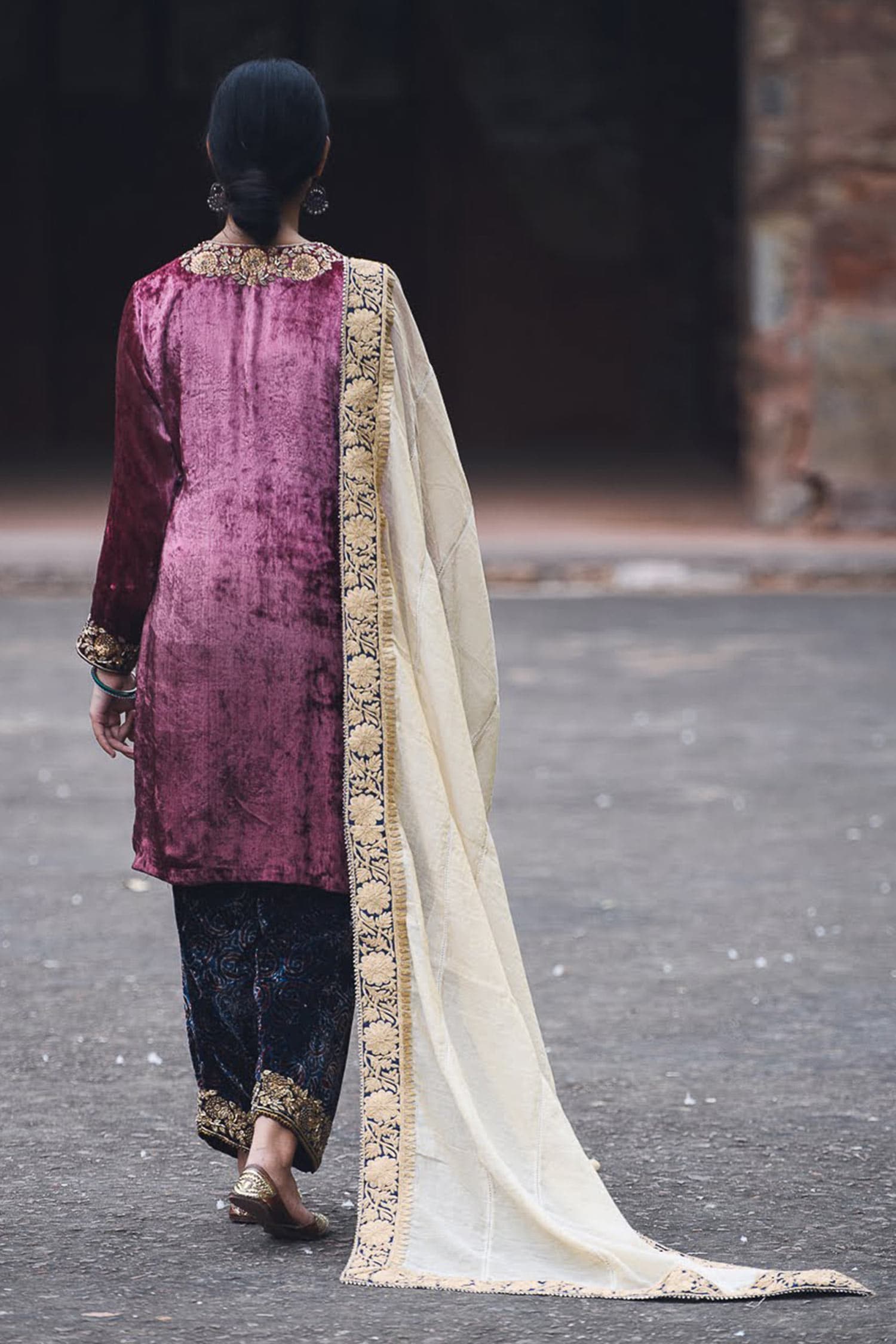 Buy Heena Kochhar Pink Velvet Embroidered Kurta Set Online | Aza Fashions