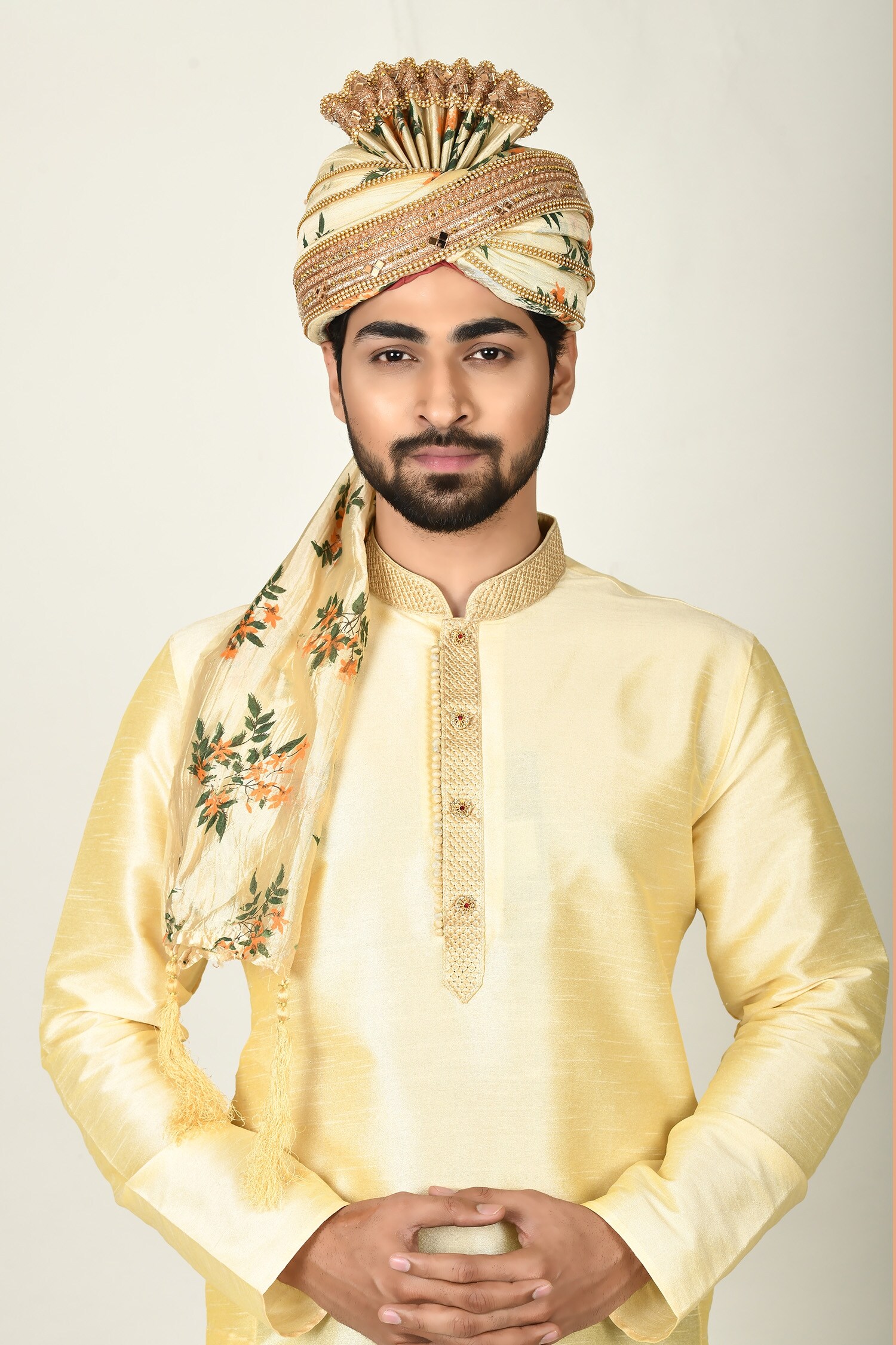 Buy Samyukta Singhania- Men Gold Chanderi Print Safa Online | Aza Fashions