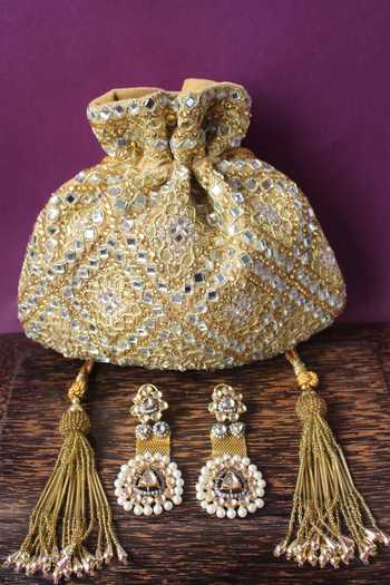 Buy Nayaab by Sonia Velvet Abla Work Potli Online | Aza Fashions