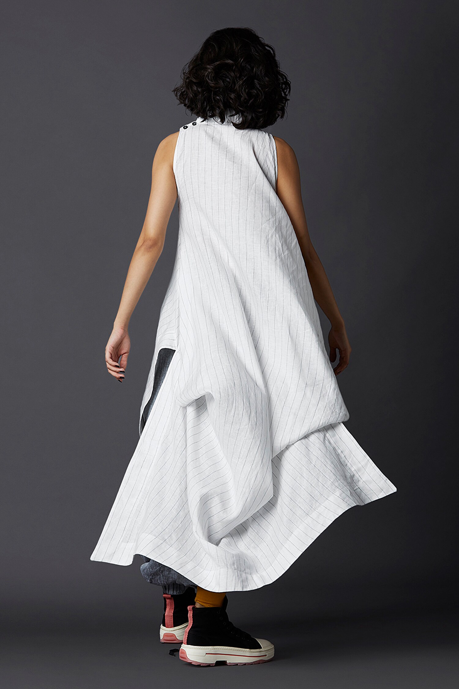 Buy Chola White Linen Asymmetric Tunic Online | Aza Fashions