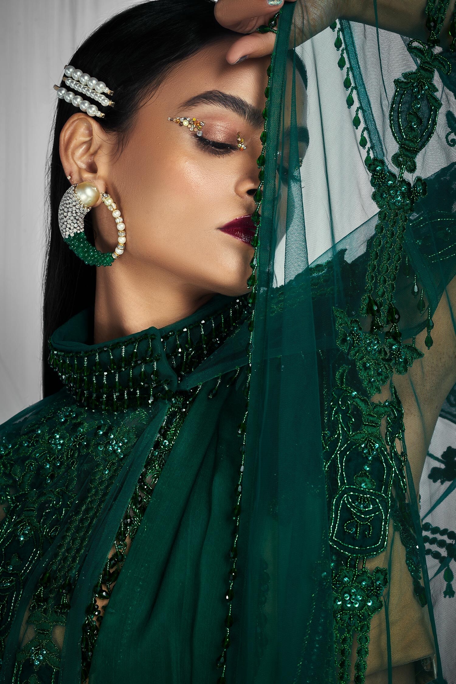 Buy Mala and Kinnary Green Tulle Embellished Cape Online | Aza Fashions